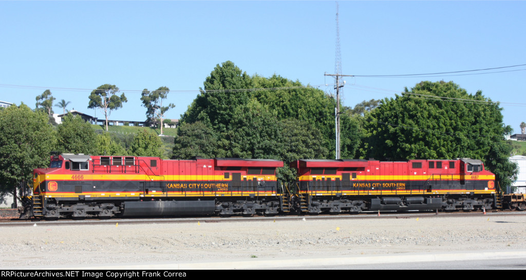 KCS de Mexico ES44AC's